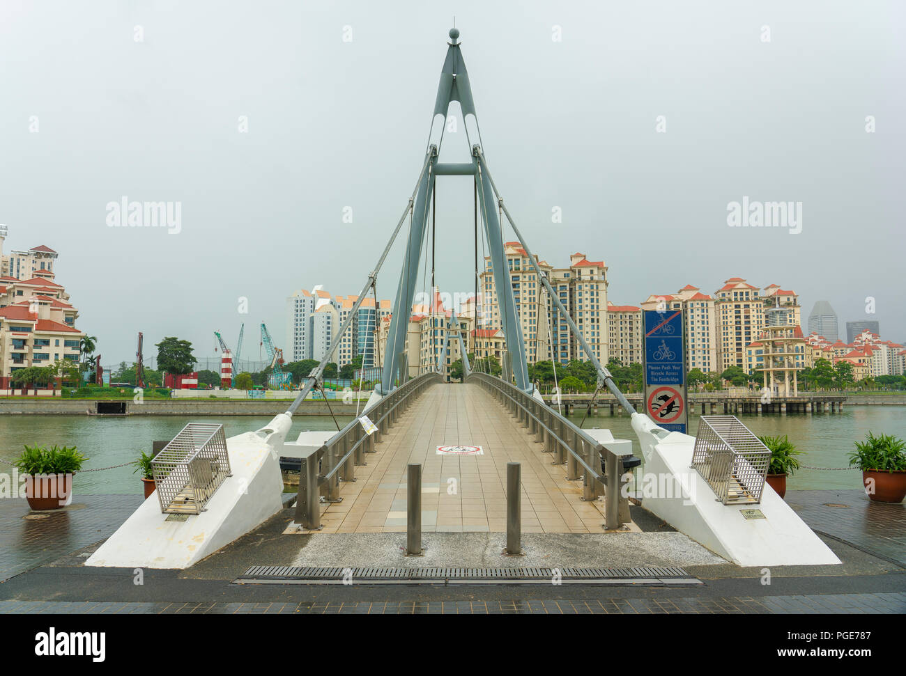 Tanjong rhu suspension bridge hi-res stock photography and images - Alamy