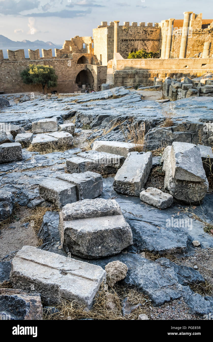 Ancient old castle wall ruins hi-res stock photography and images - Alamy