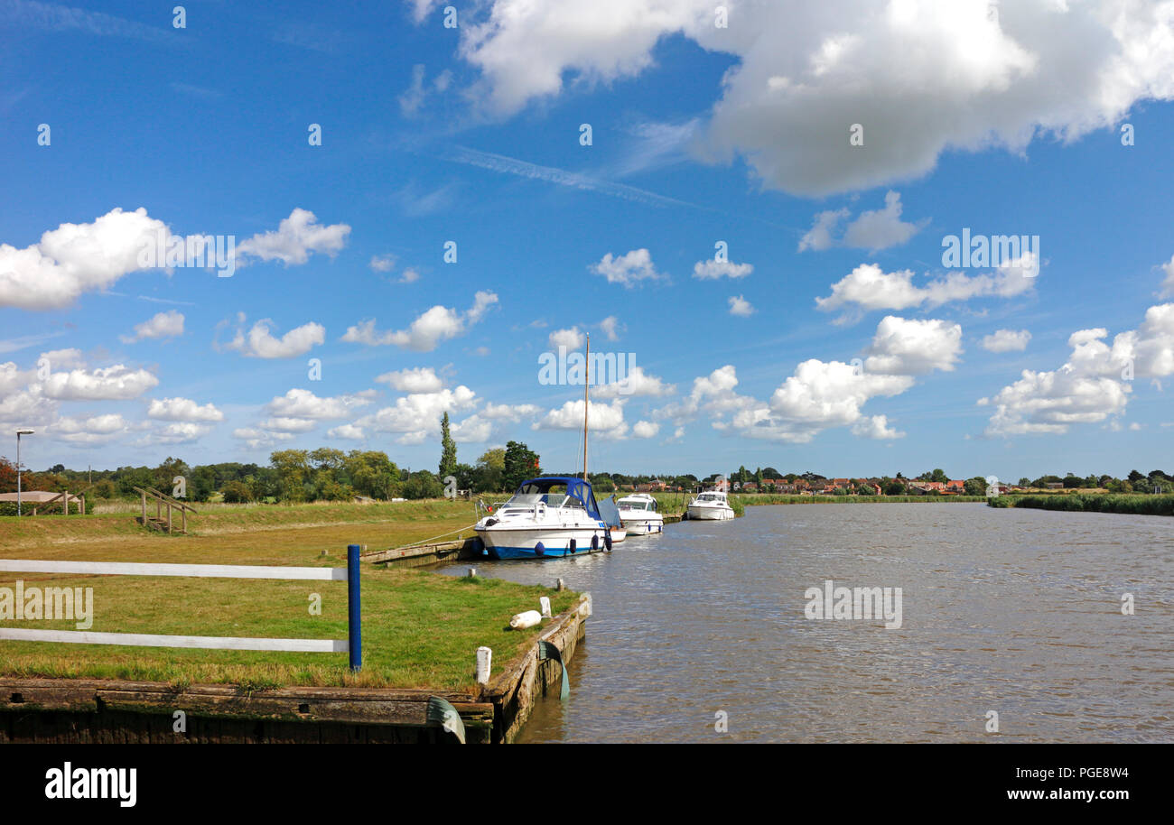 A view of the River Yare on the Norfolk Broads at Reedham Ferry towards ...