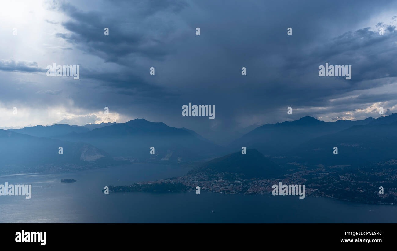 Approaching rain hi-res stock photography and images - Alamy