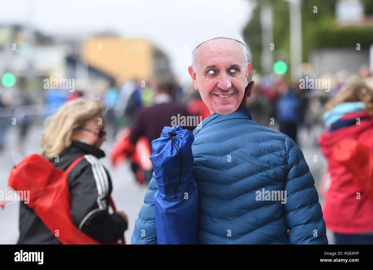 Early pilgrims arrive at Phoenix Park ahead of the afternoon Papal Mass ...