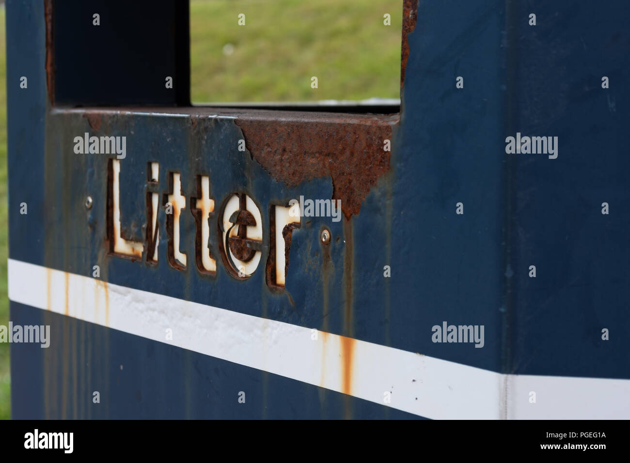 Litter danger sign hi-res stock photography and images - Alamy