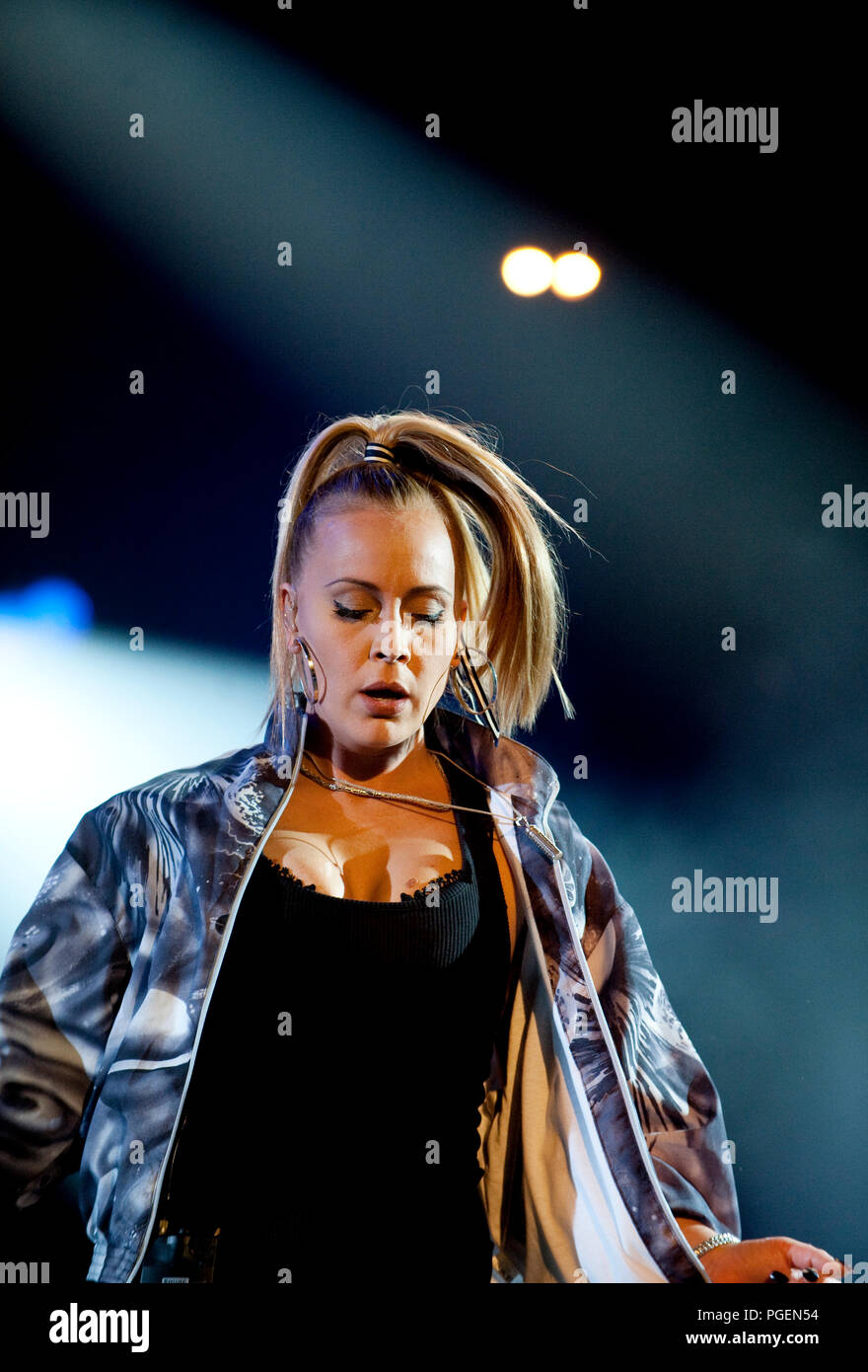 Nederlandse zangeres hi-res stock photography and images - Alamy