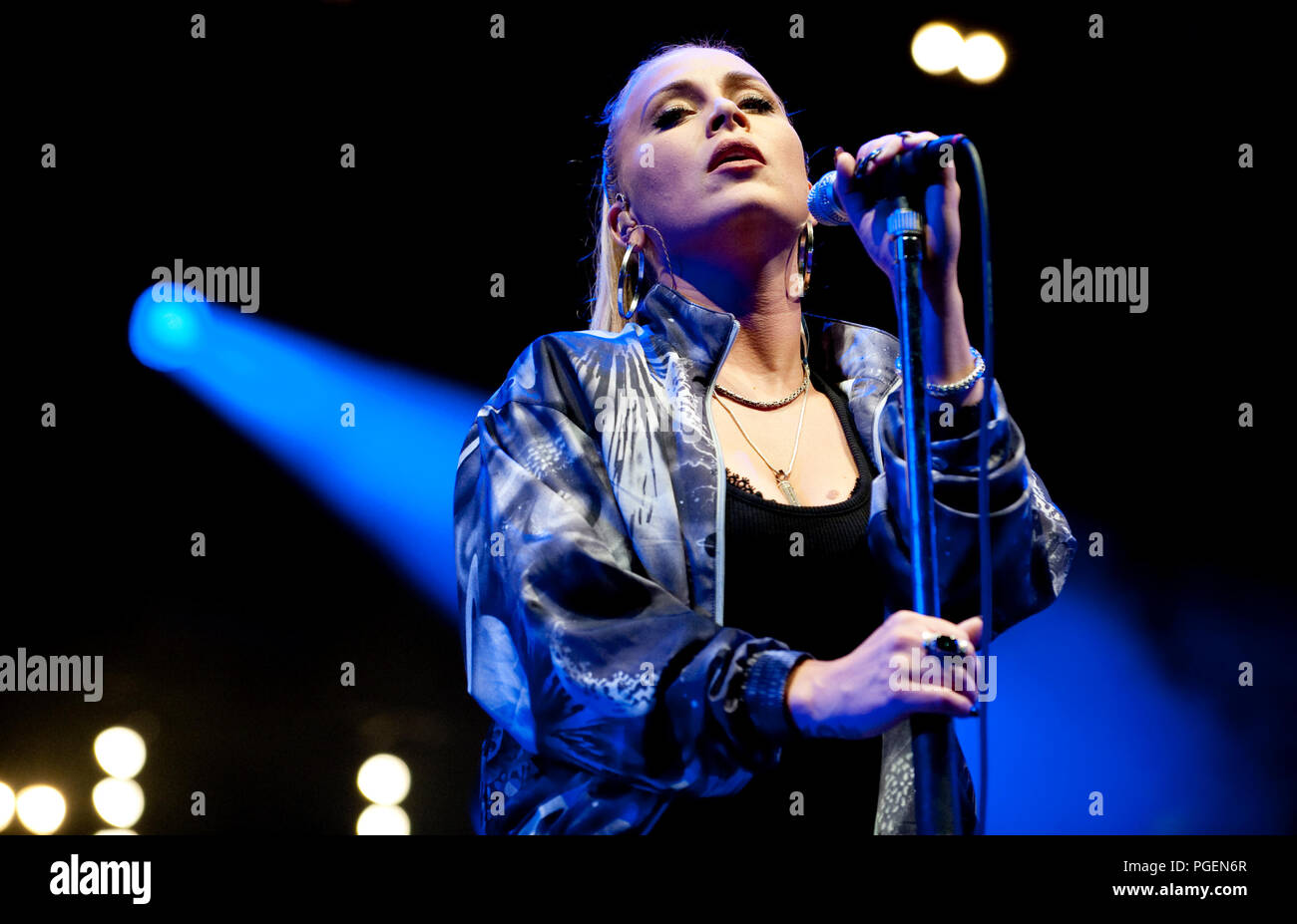 Nederlandse zangeres hi-res stock photography and images - Alamy