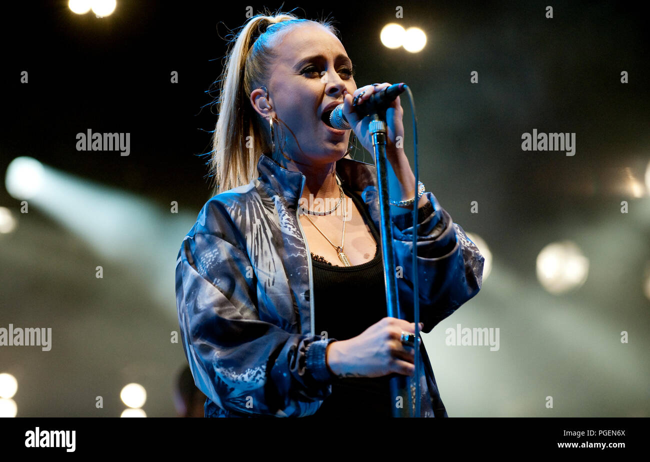 Anouk Teeuwe Dutch Singer Stock Photos & Anouk Teeuwe Dutch Singer ...