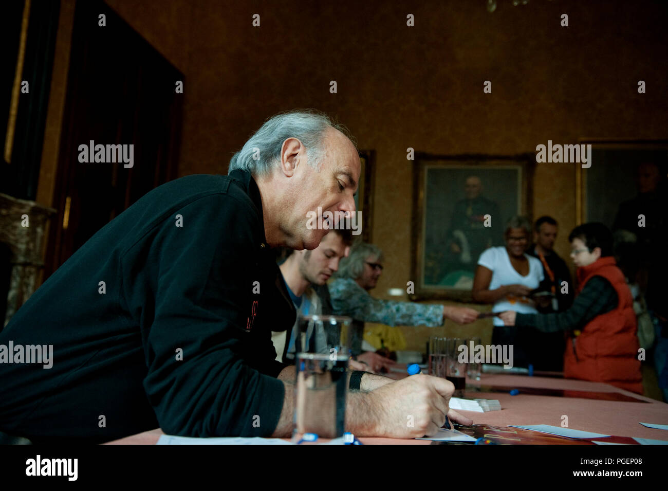 Autograph signing session of the Aspe actors in the Town Hall of Bruges ...