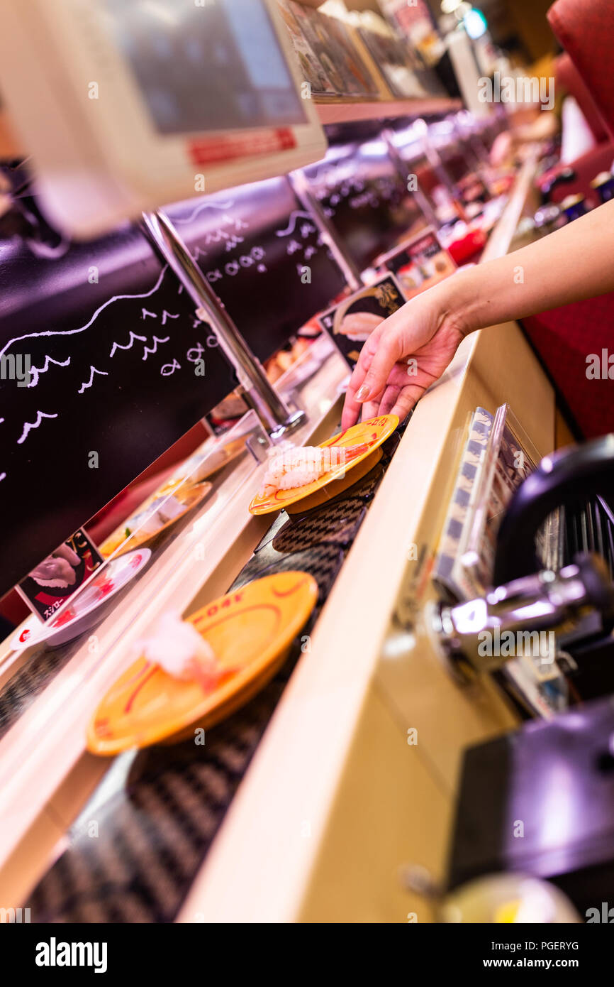 Sushiro tokyo hi-res stock photography and images - Alamy