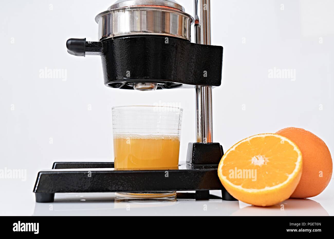 Making orange juice kitchen hi-res stock photography and images - Alamy