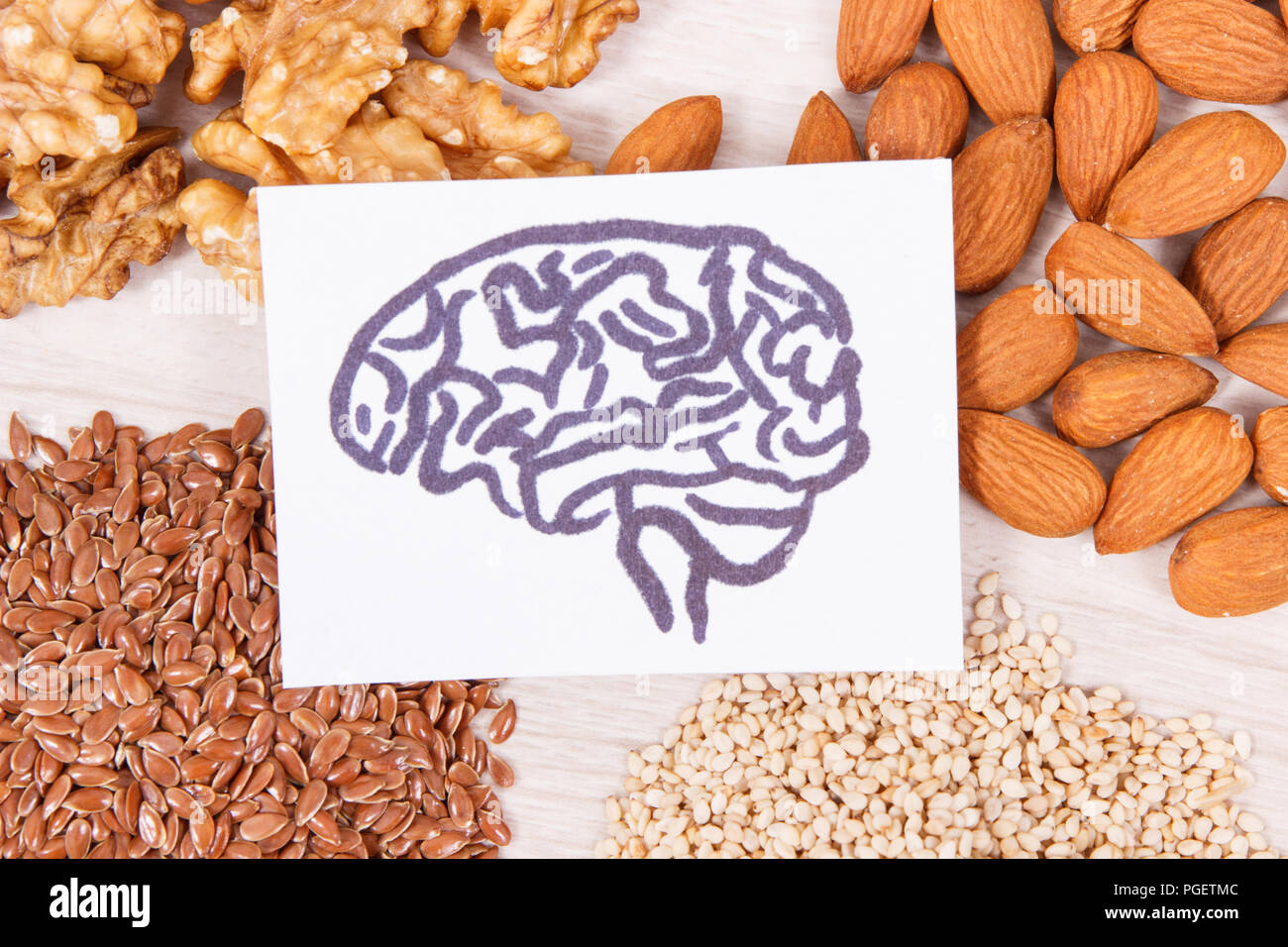 Drawing of brain and healthy food for power and good memory, nutritious ...