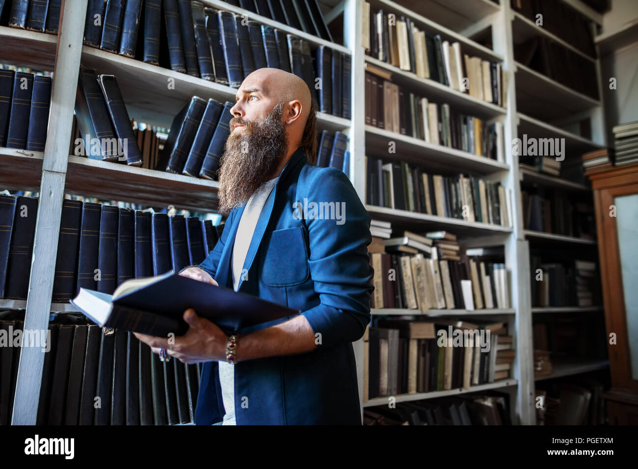 Bearded man reading book hi-res stock photography and images - Alamy