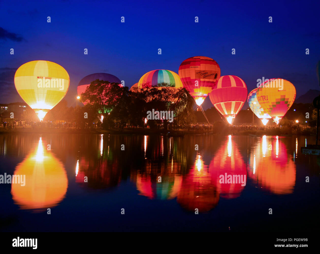 Hot air balloons over lake hi-res stock photography and images - Alamy