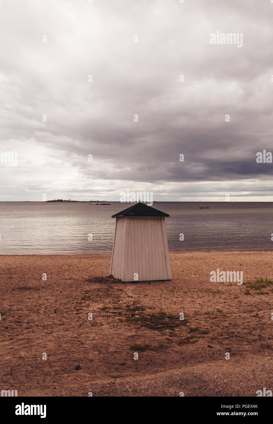 Changing clothes beach hi-res stock photography and images - Alamy