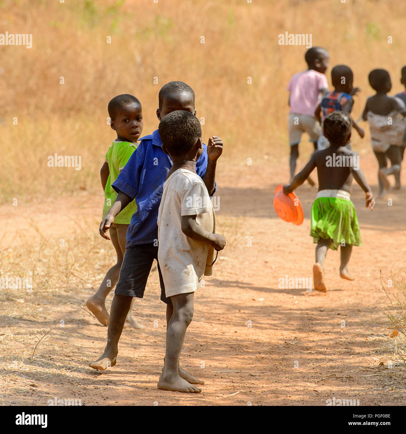 GHANI, GHANA - JAN 14, 2017: Unidentified Ghanaian children on the road ...