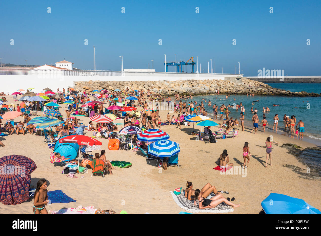 Tarifa Beach, High season with sunbathers at Atlantic ocean, Playa ...