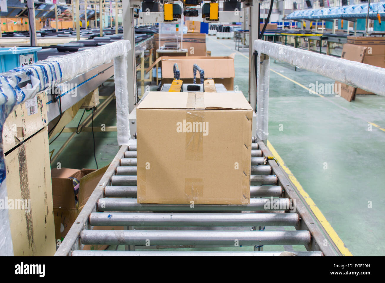 Industrial strapping hi-res stock photography and images - Alamy