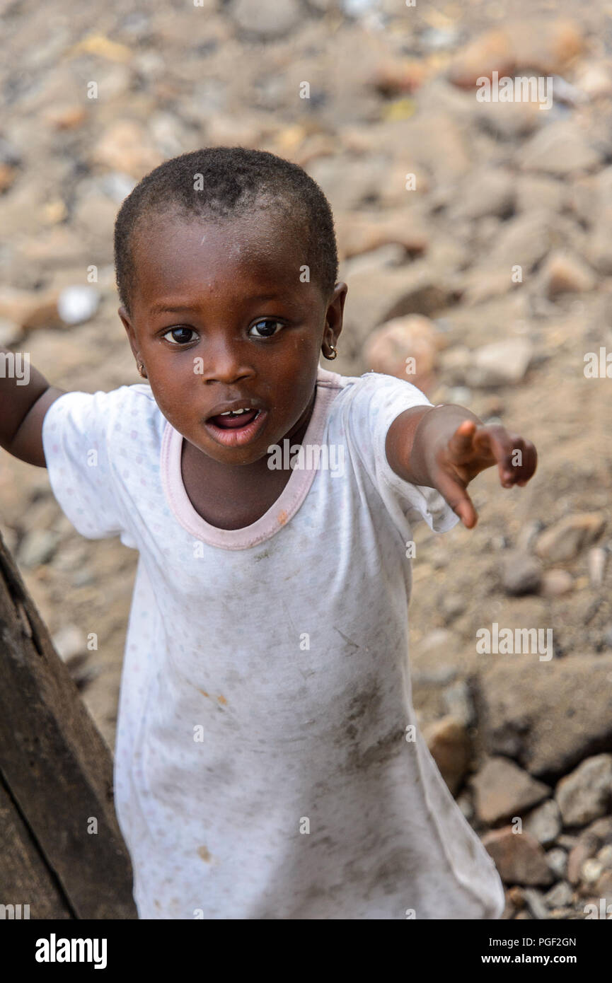 ACCRA, GHANA - JAN 8, 2017: Unidentified Ghanaian little girl in dirty ...