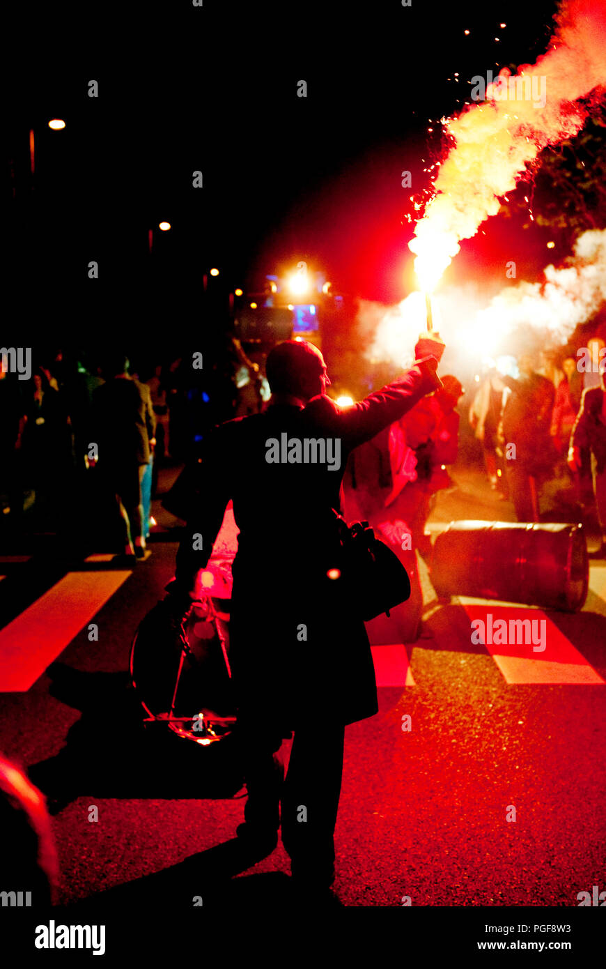 The "Bivouac" fire show from Générik Vapeur at the Theater Op de Markt ...