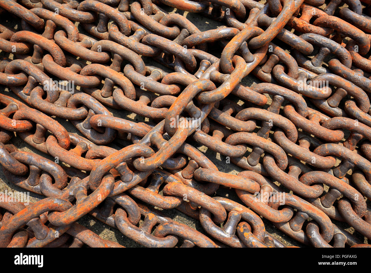 Vintage style, old rusty steel chain Stock Photo - Alamy