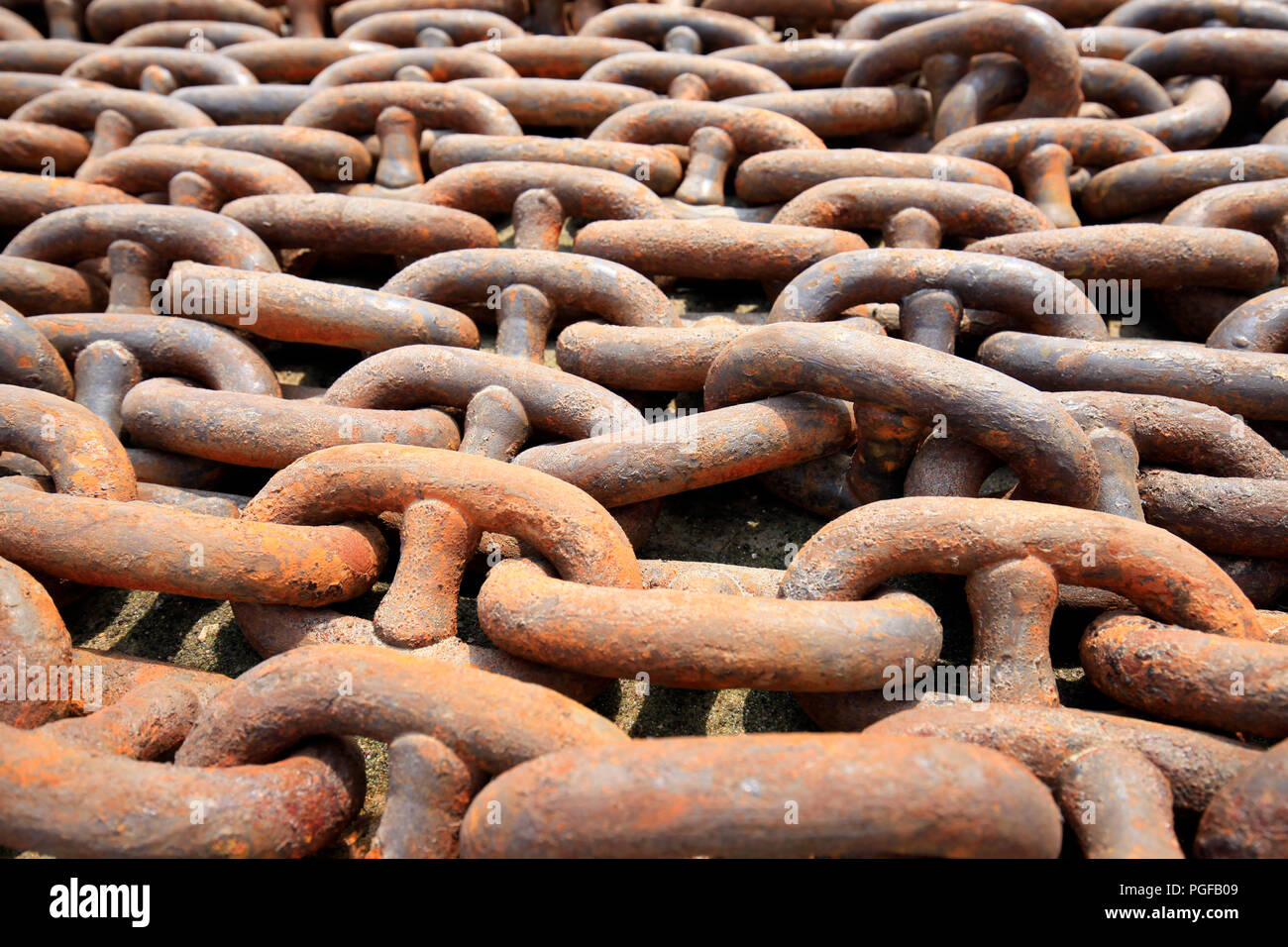 Vintage style, old rusty steel chain Stock Photo - Alamy