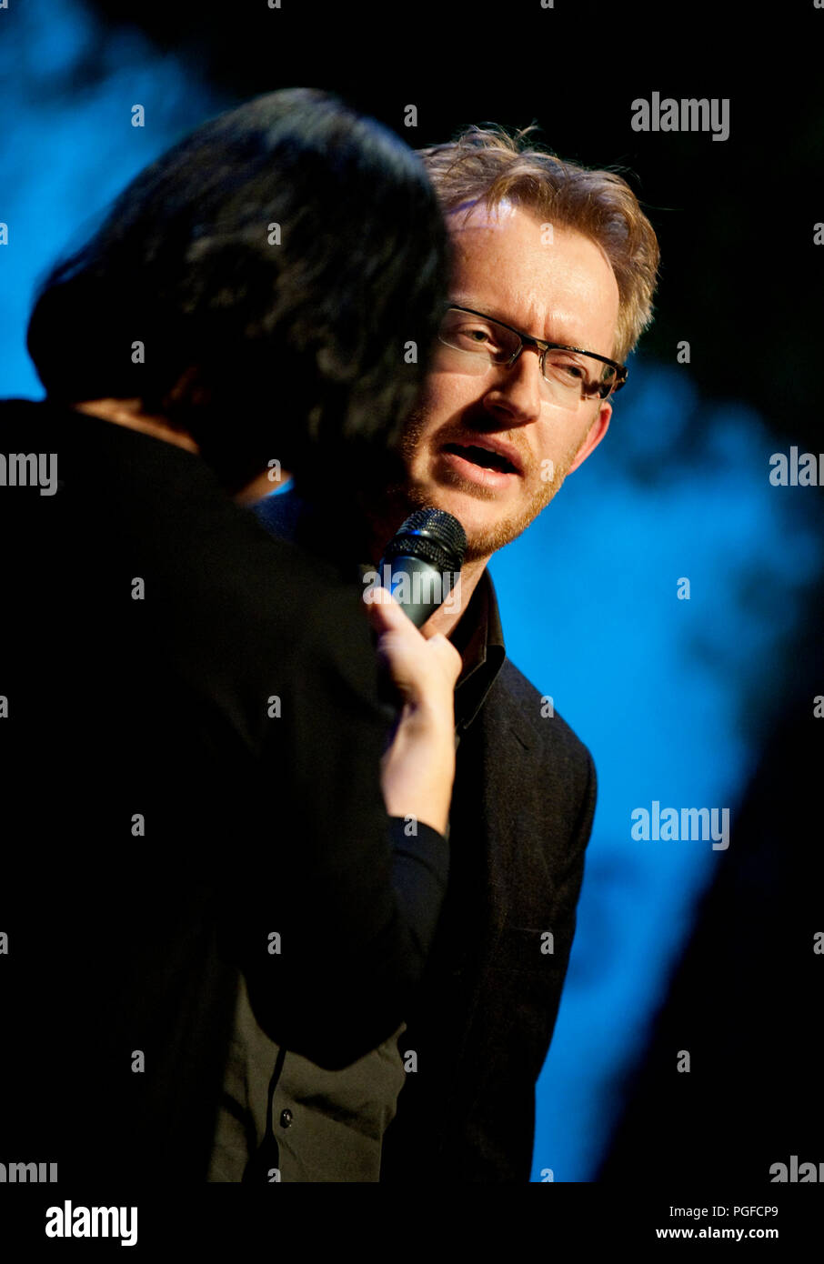 David Van Reybrouck winning the Vlaamse Cultuurprijs voor Kritiek en ...
