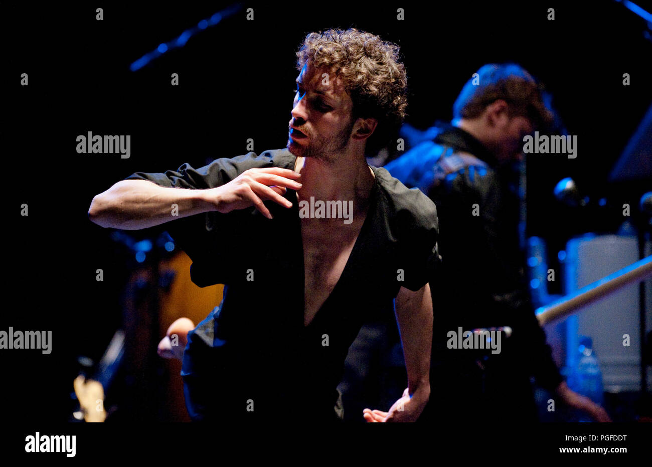 Zita Swoon & Rosas performing Dancing With The Sound Hobbyist in the ...