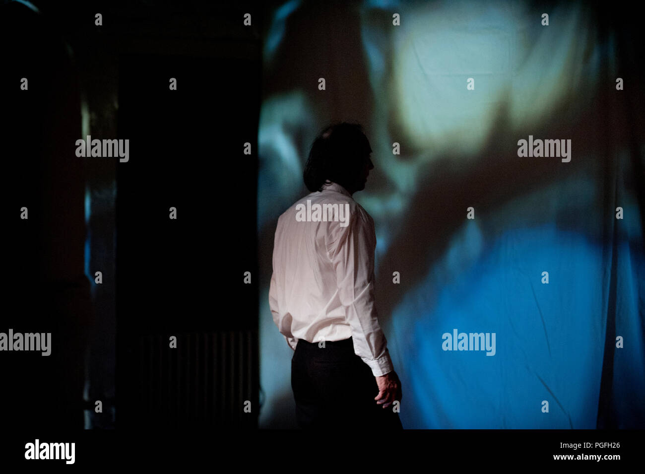 Theatre company De Theaterfactorij playing "De Kleine Waanzin" from ...