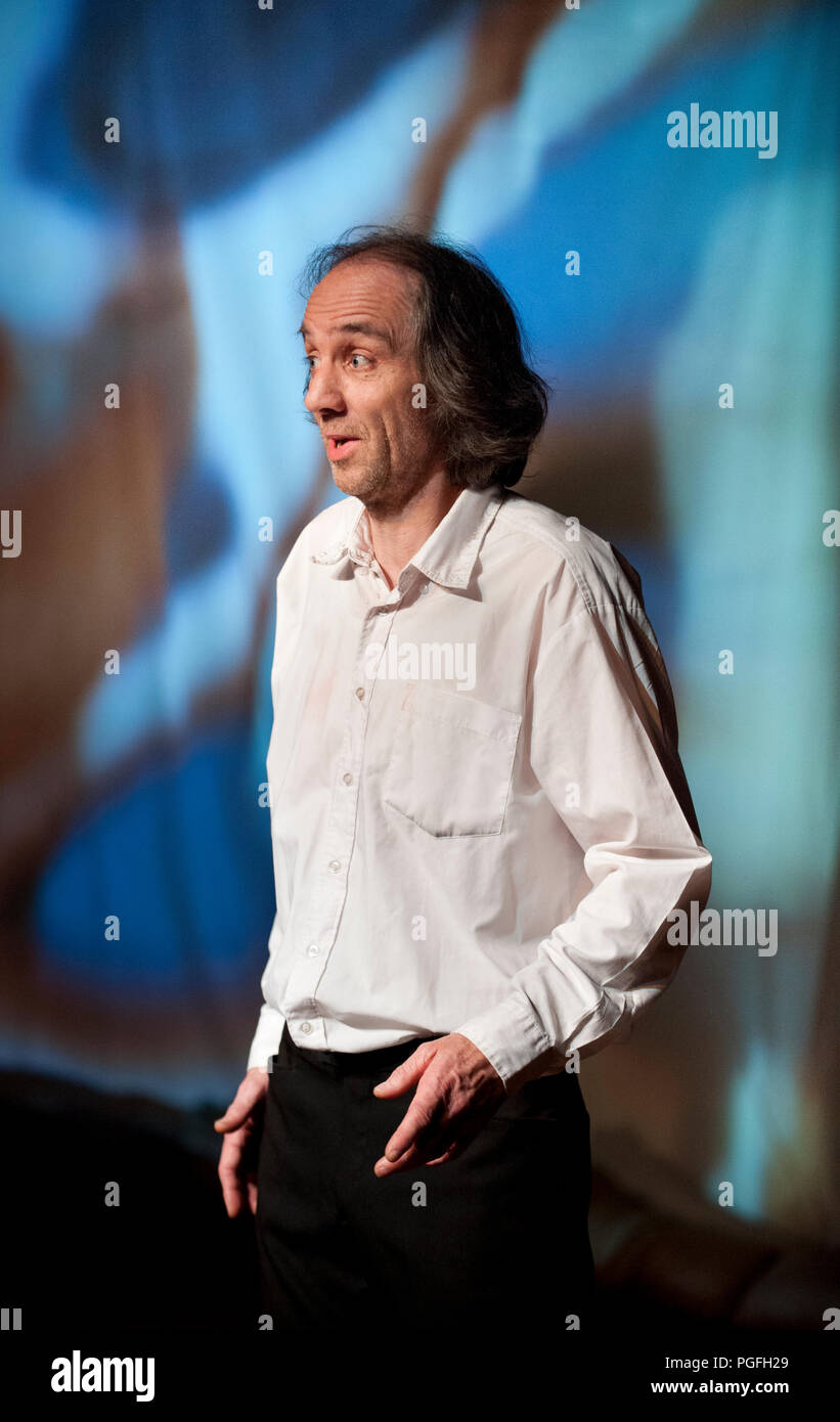 Theatre company De Theaterfactorij playing "De Kleine Waanzin" from ...