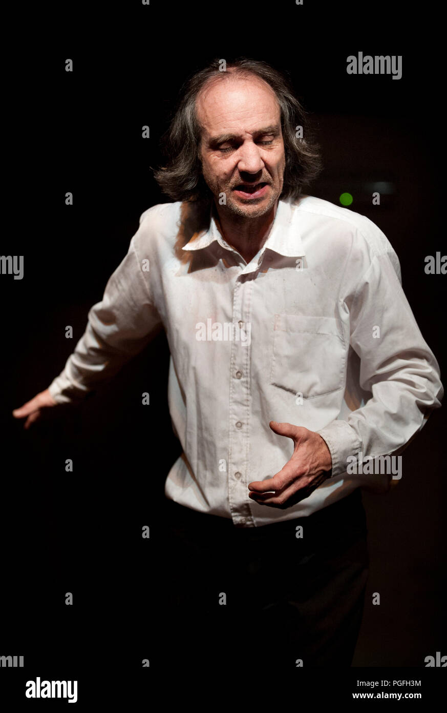 Theatre company De Theaterfactorij playing "De Kleine Waanzin" from ...