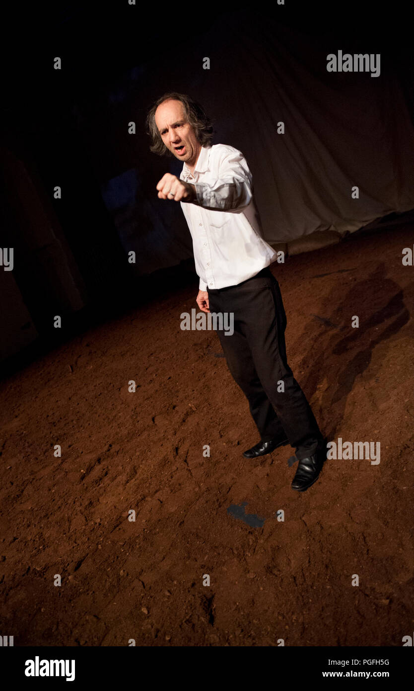 Theatre company De Theaterfactorij playing "De Kleine Waanzin" from ...