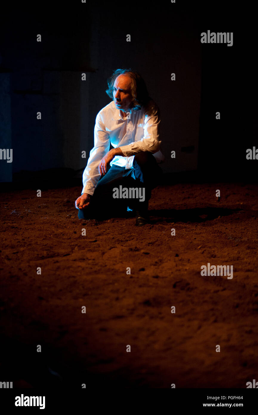 Theatre company De Theaterfactorij playing "De Kleine Waanzin" from ...