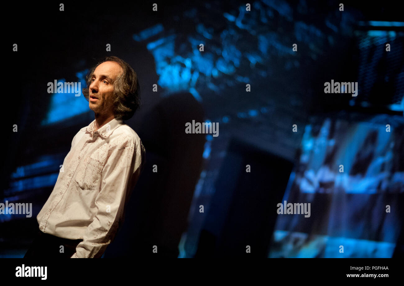 Theatre company De Theaterfactorij playing "De Kleine Waanzin" from ...