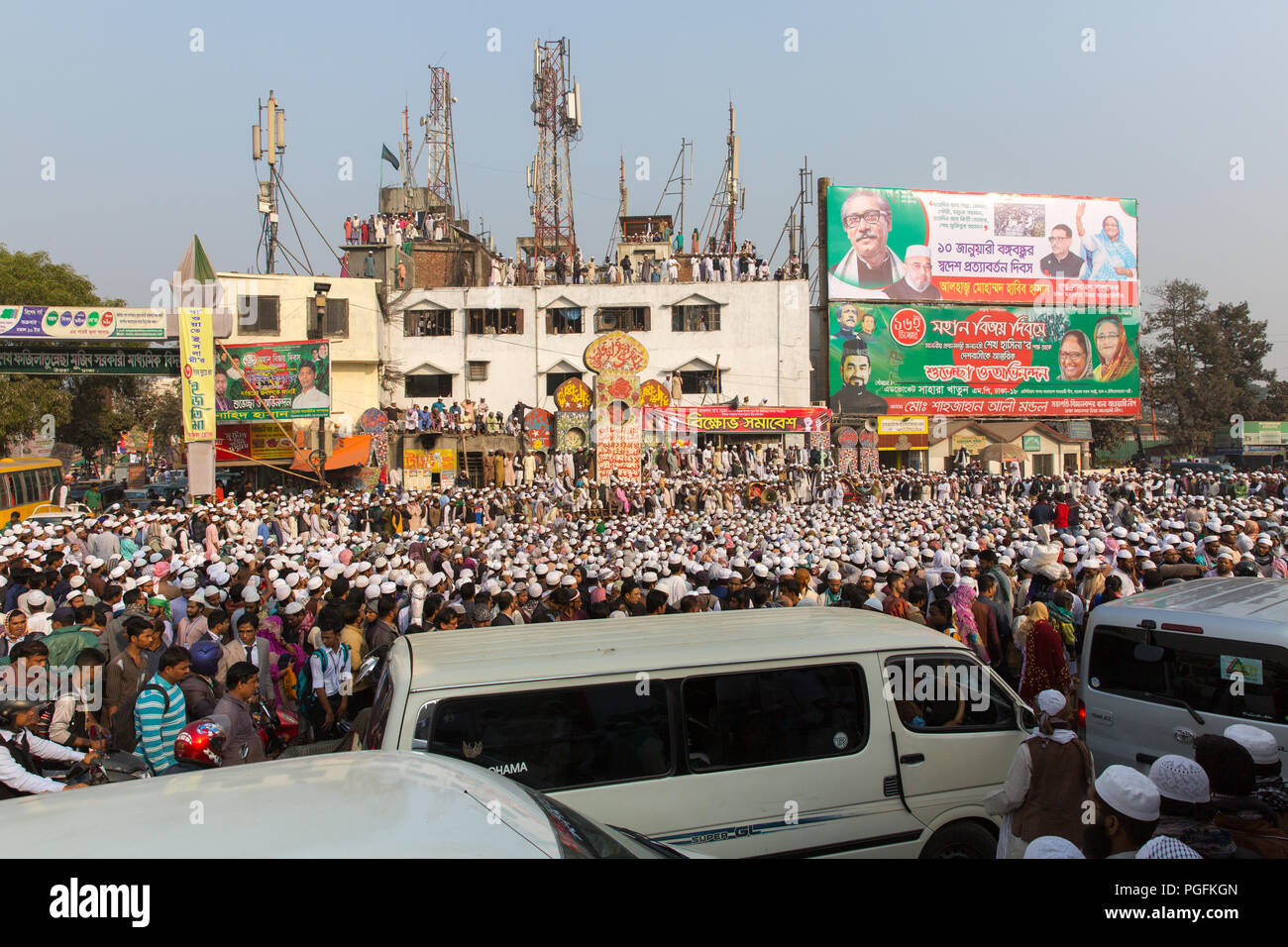 More than 900 people, belonging to a faction of Islamic ideological ...