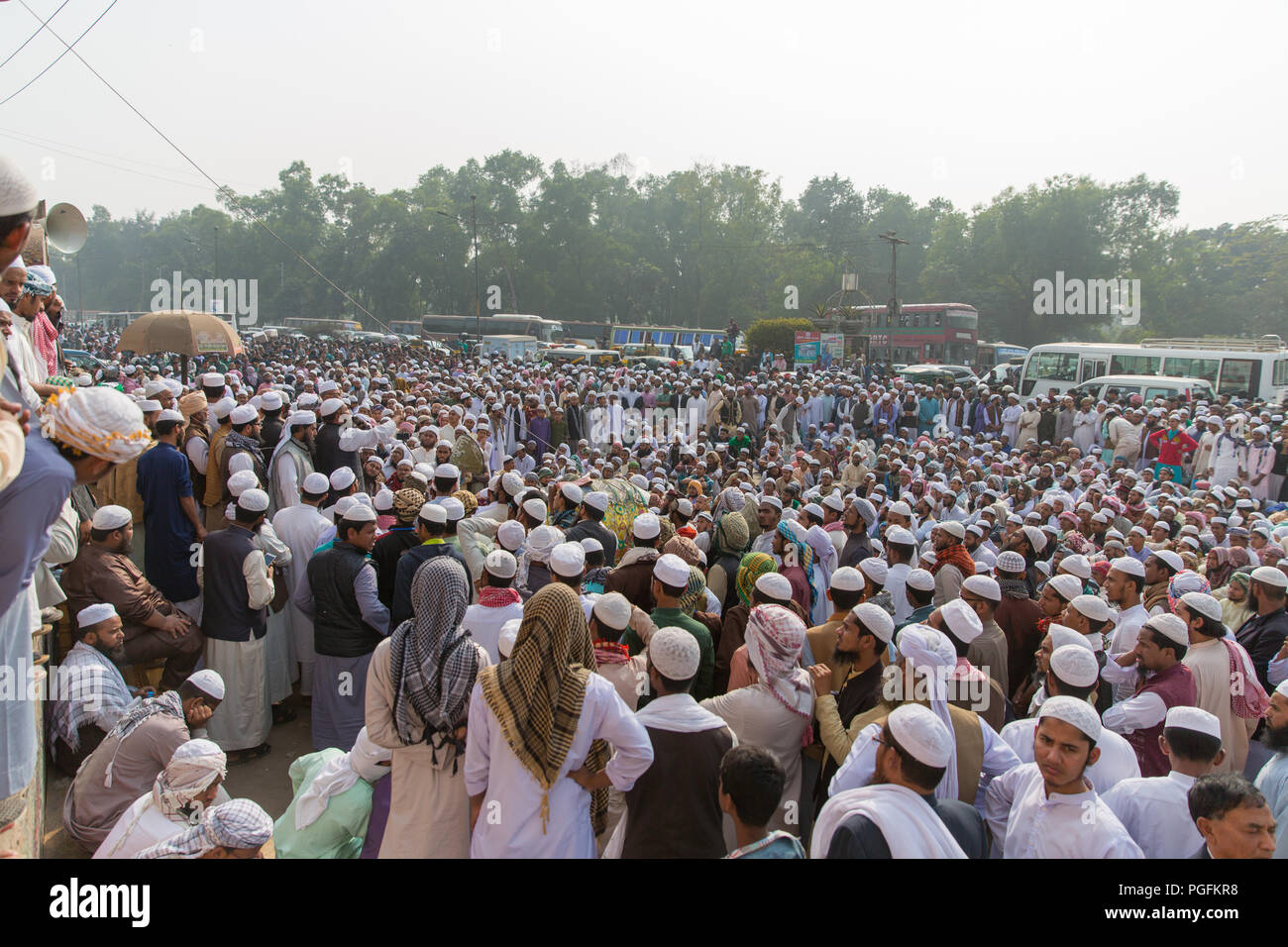 More than 900 people, belonging to a faction of Islamic ideological ...
