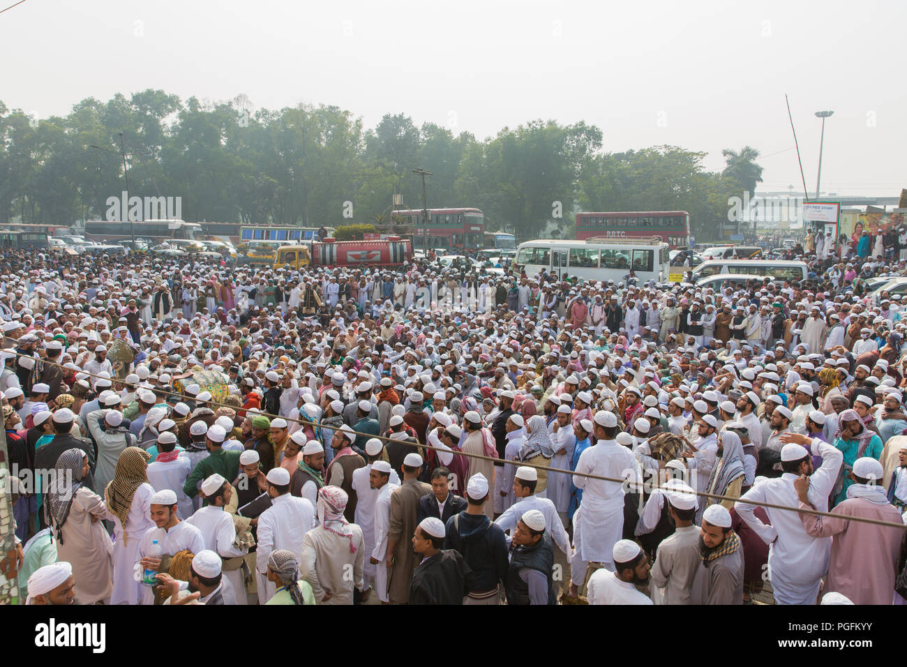 More than 900 people, belonging to a faction of Islamic ideological ...