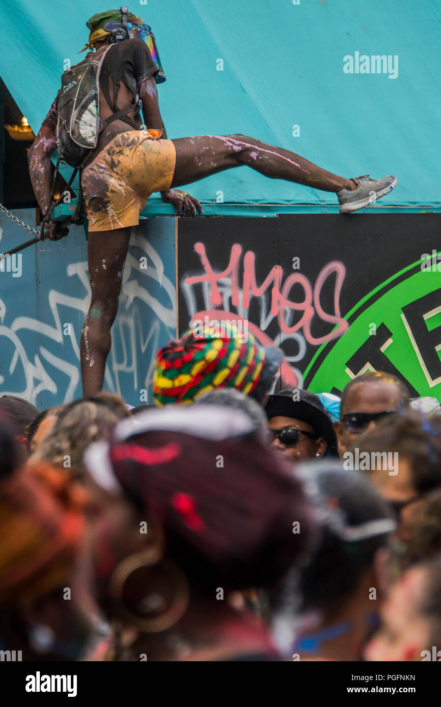 London, UK. 26th Aug, 2018. Jouvert, an early morning start involving ...