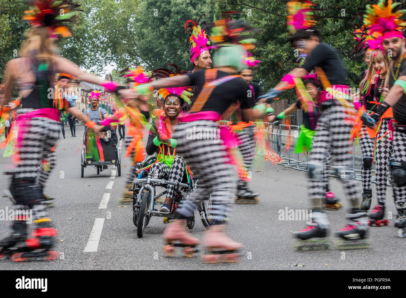 London, UK. 26th Aug, 2018. A roller skating group heads off at the ...