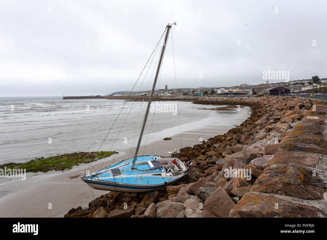 Penzance, Cornwall, UK. 26th August 2018. Man rescued by coastguard and ...