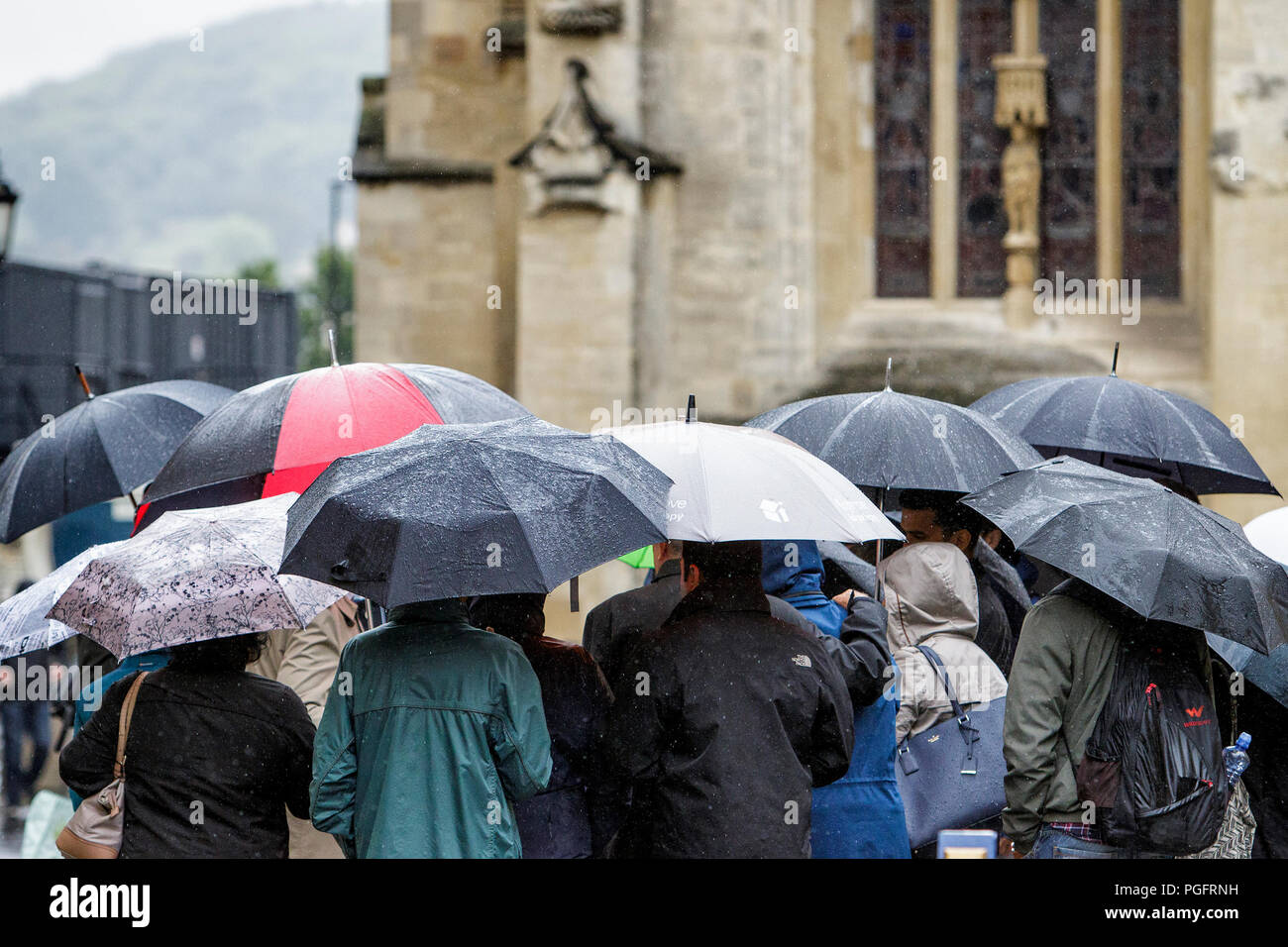 Bath, UK, 26th August, 2018. Tourists are pictured outside Bath Abbey ...