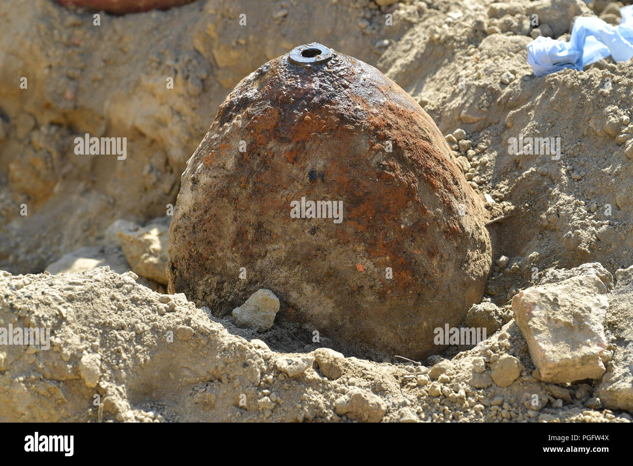 Ludwigshafen, Germany. 26th Aug, 2018. An aerial bomb weighing 500 ...