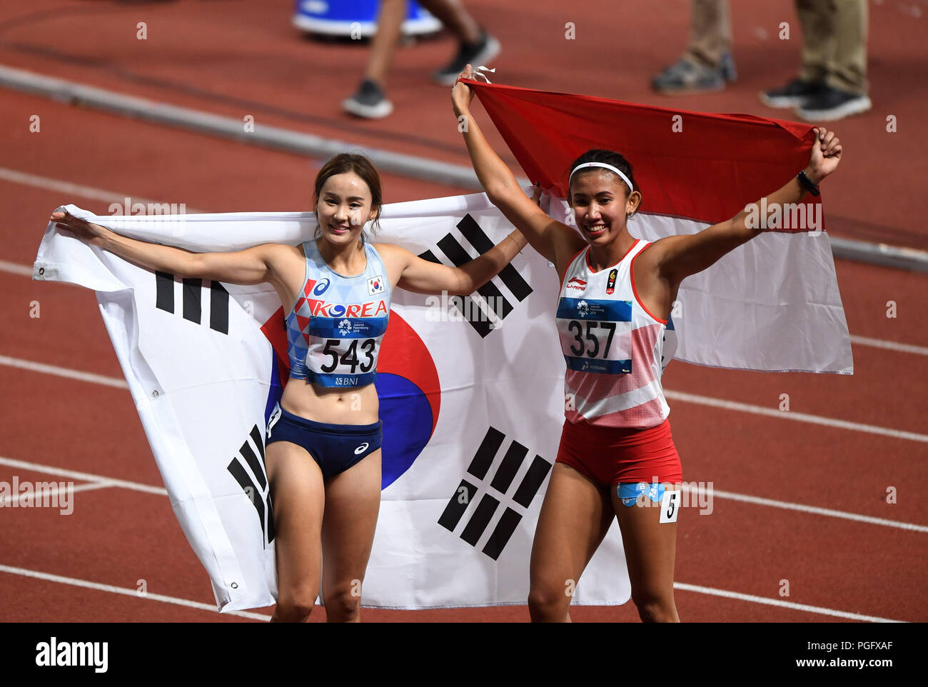 Jakarta. 26th Aug, 2018. Jung Hyelim (L) of South Korea and Emilia Nova ...