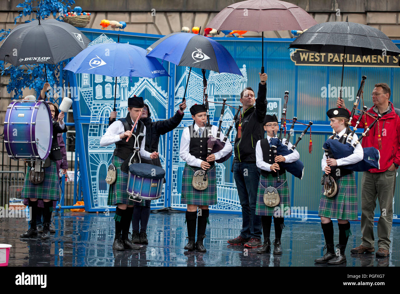 Pipe Band, Royal Mile, Edinburgh High Resolution Stock Photography and ...
