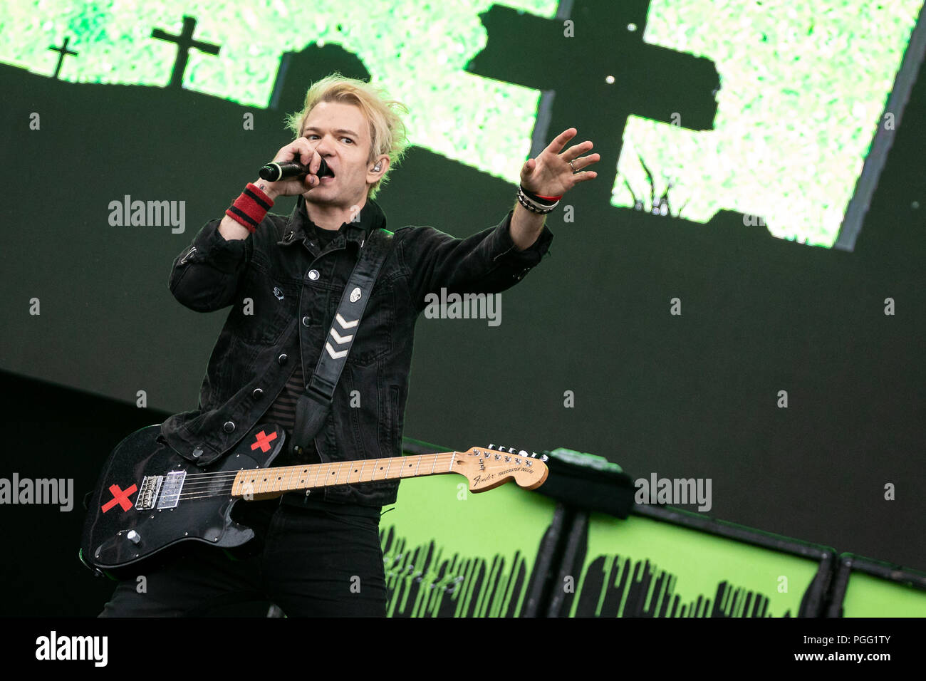 Sum 41 concert hi-res stock photography and images - Alamy