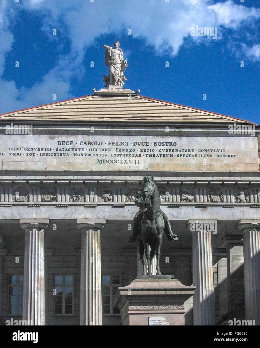 Opposite opera house hi-res stock photography and images - Alamy