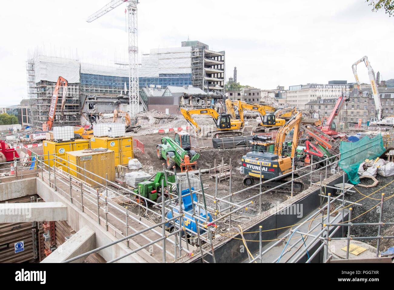 Centre of picture hi-res stock photography and images - Alamy