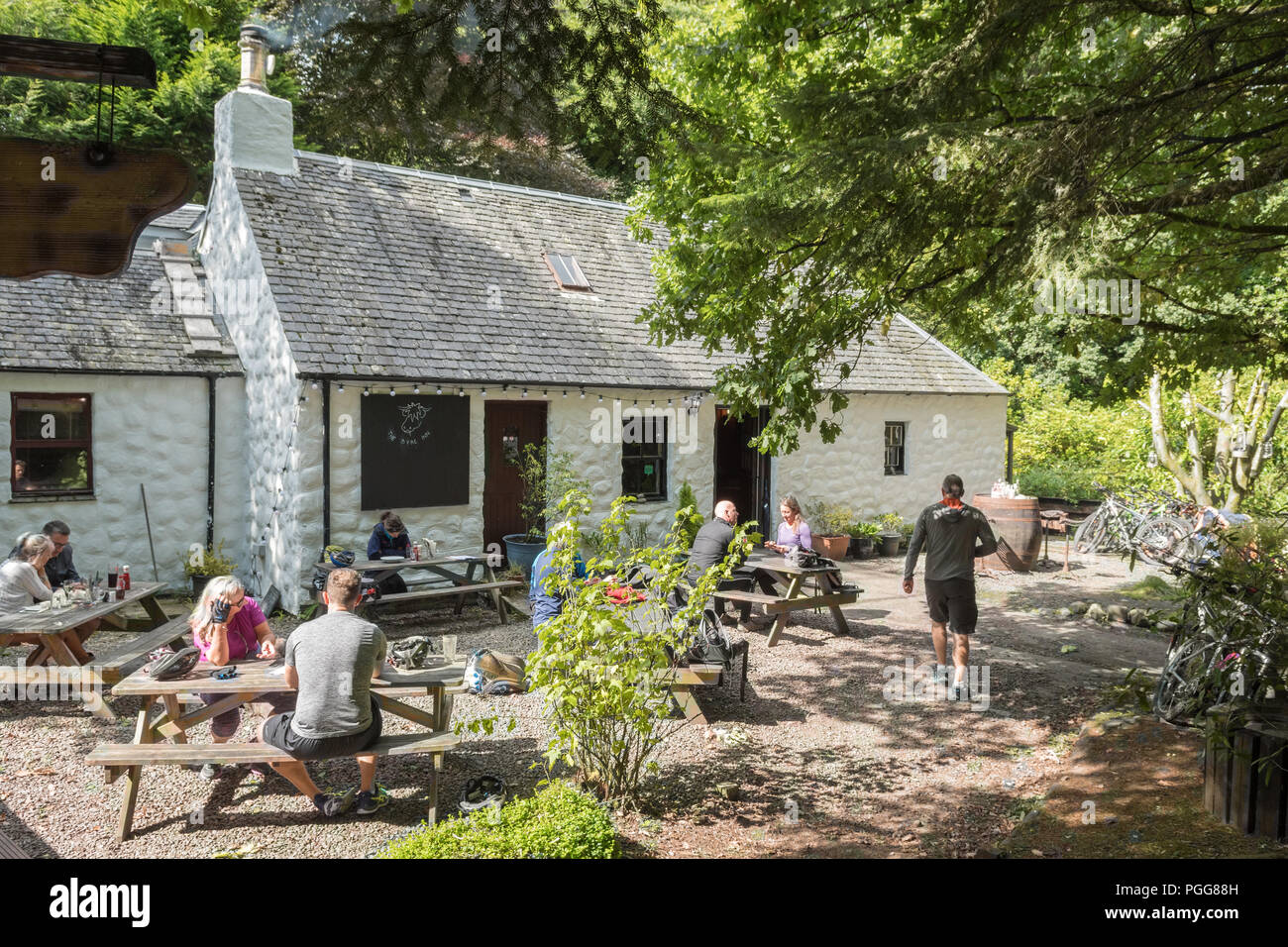 Beer garden scotland hi-res stock photography and images - Alamy