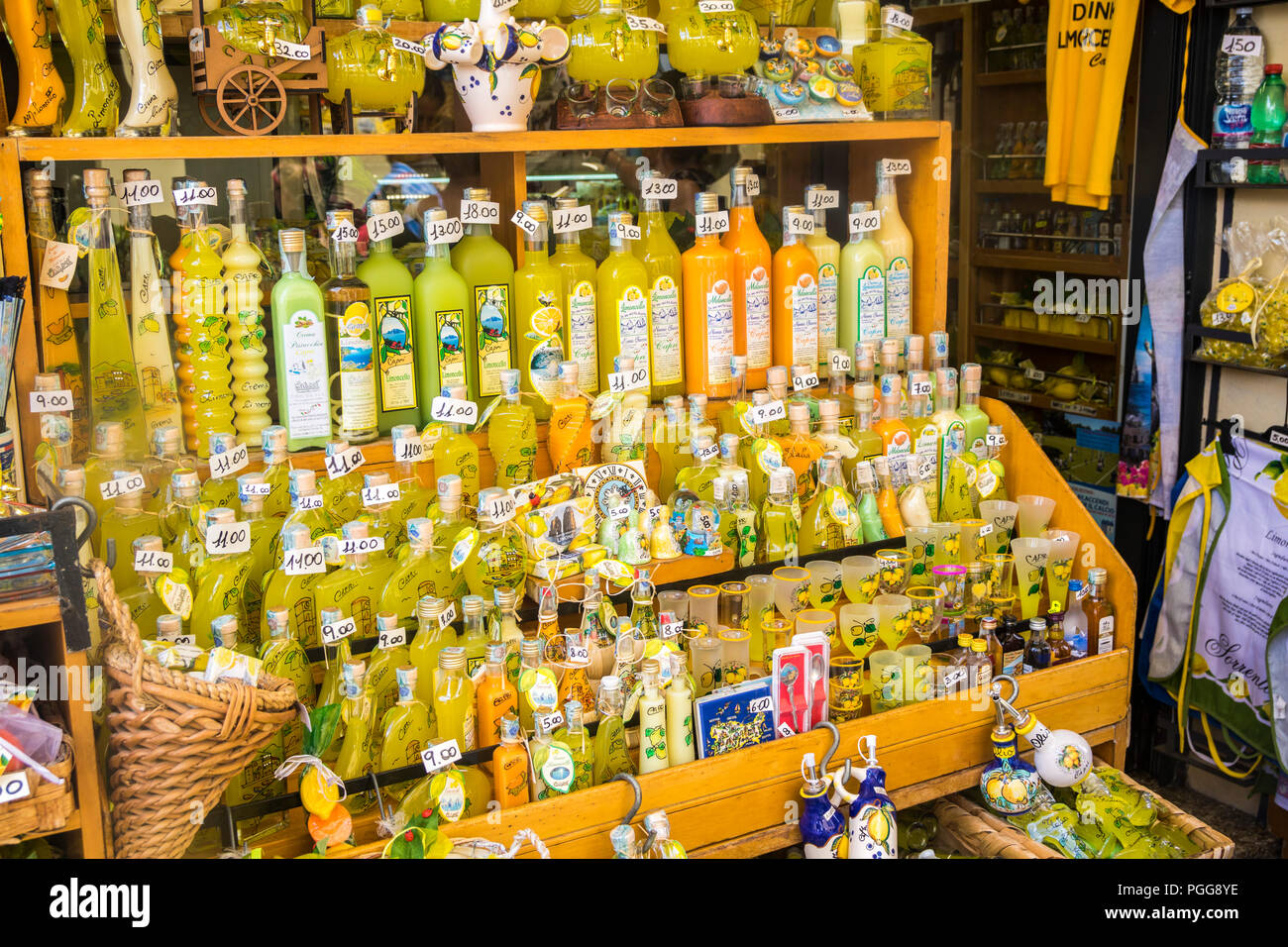 Limoncello bottles shop stall capri hi-res stock photography and images ...