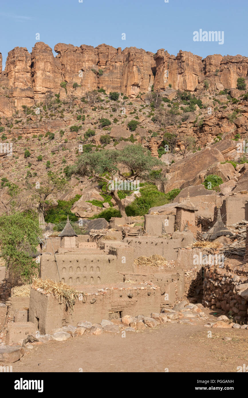 Mali adobe dogon hi-res stock photography and images - Alamy