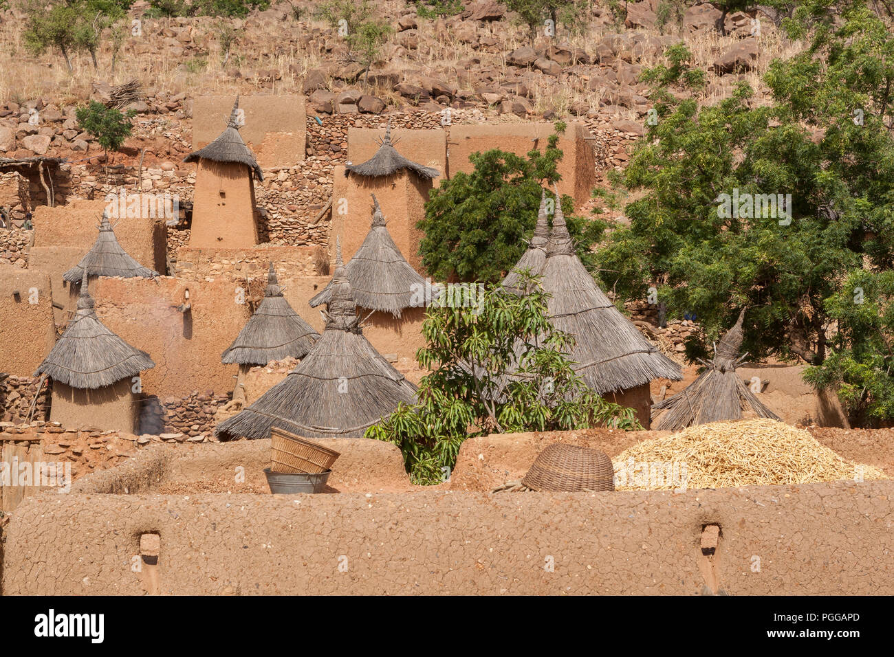 Mali mud houses in village hi-res stock photography and images - Alamy