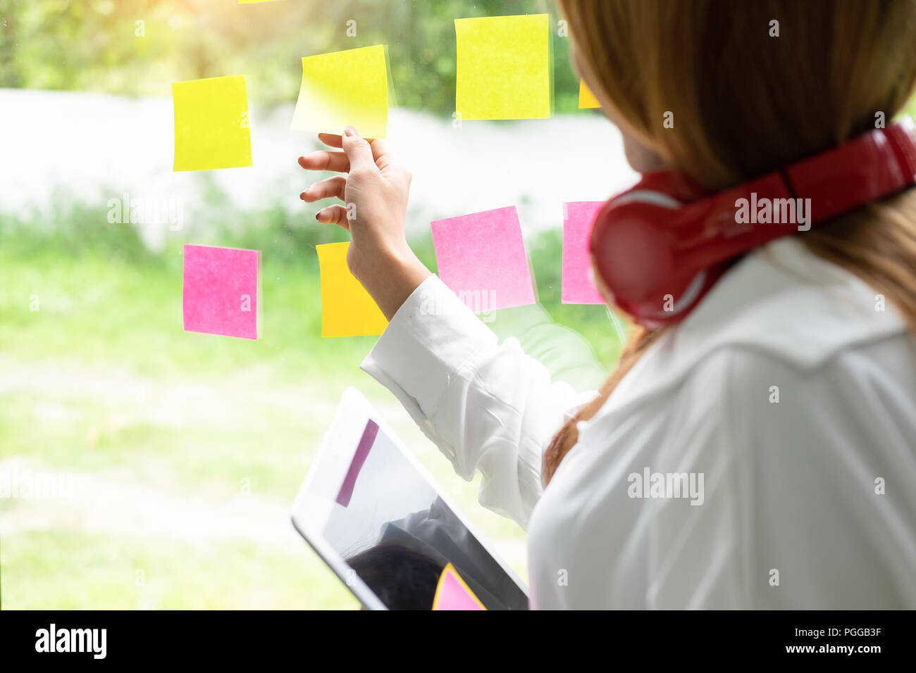 Creative Woman holding sticky note with empty space Stock Photo - Alamy