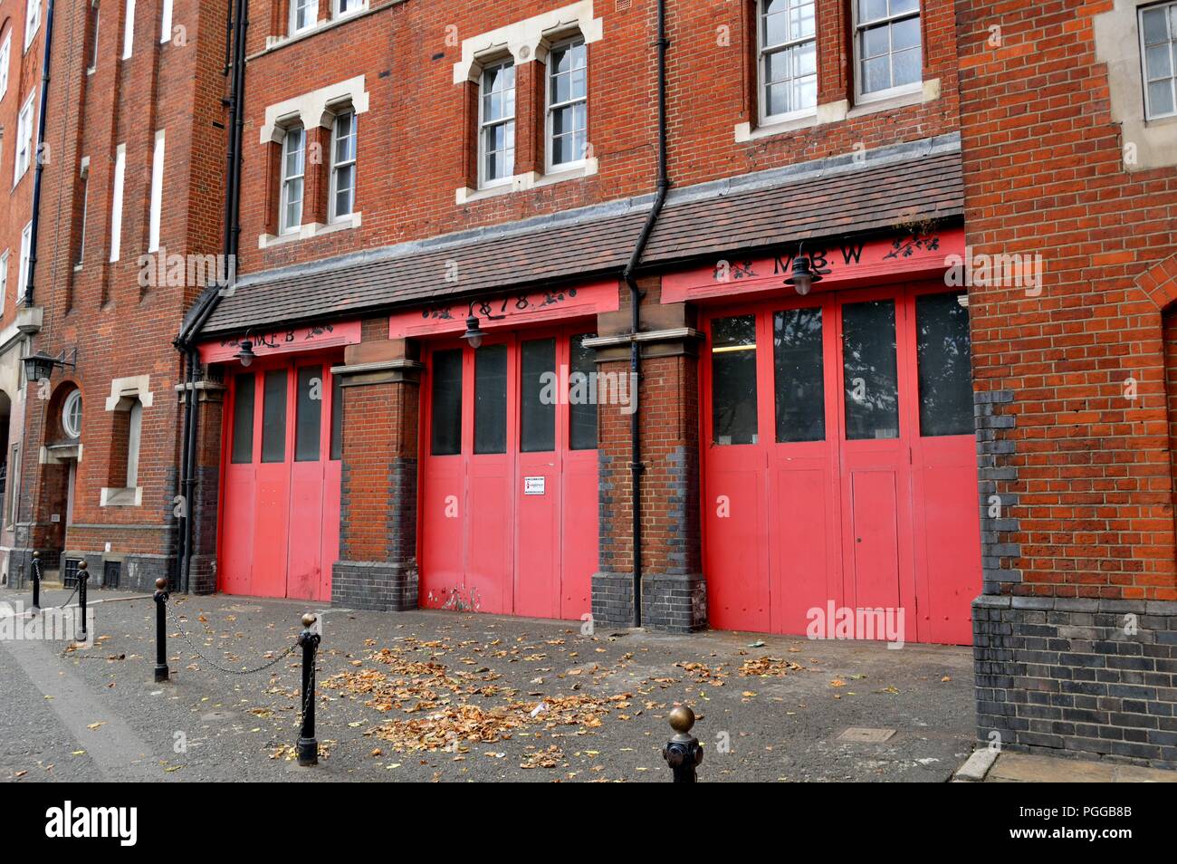 Southwark bridge road hi-res stock photography and images - Alamy